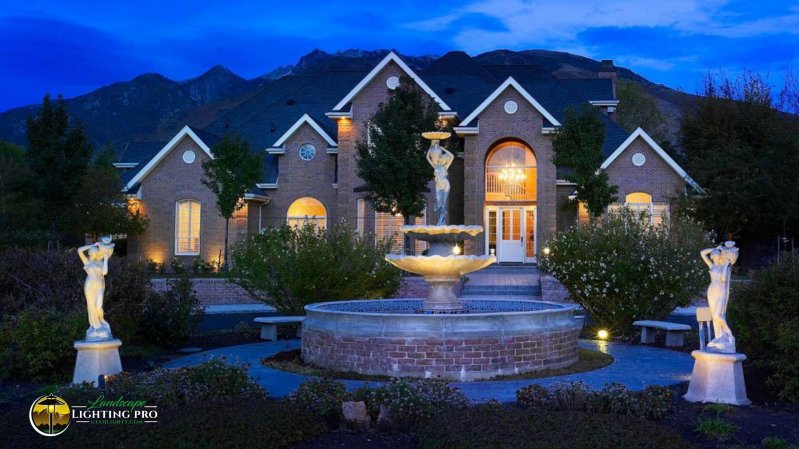 Lighting Statues & Structures Accentuating the Elegance and Beauty ...