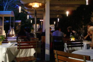 How to Create Elegant Outdoor Restaurant Lighting | Showit Blog