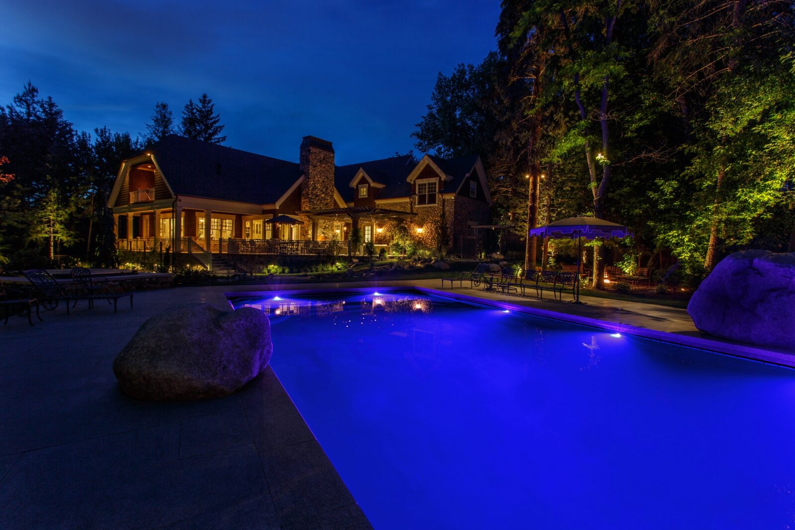 Swimming pool lighting techniques to add beauty & function to your ...